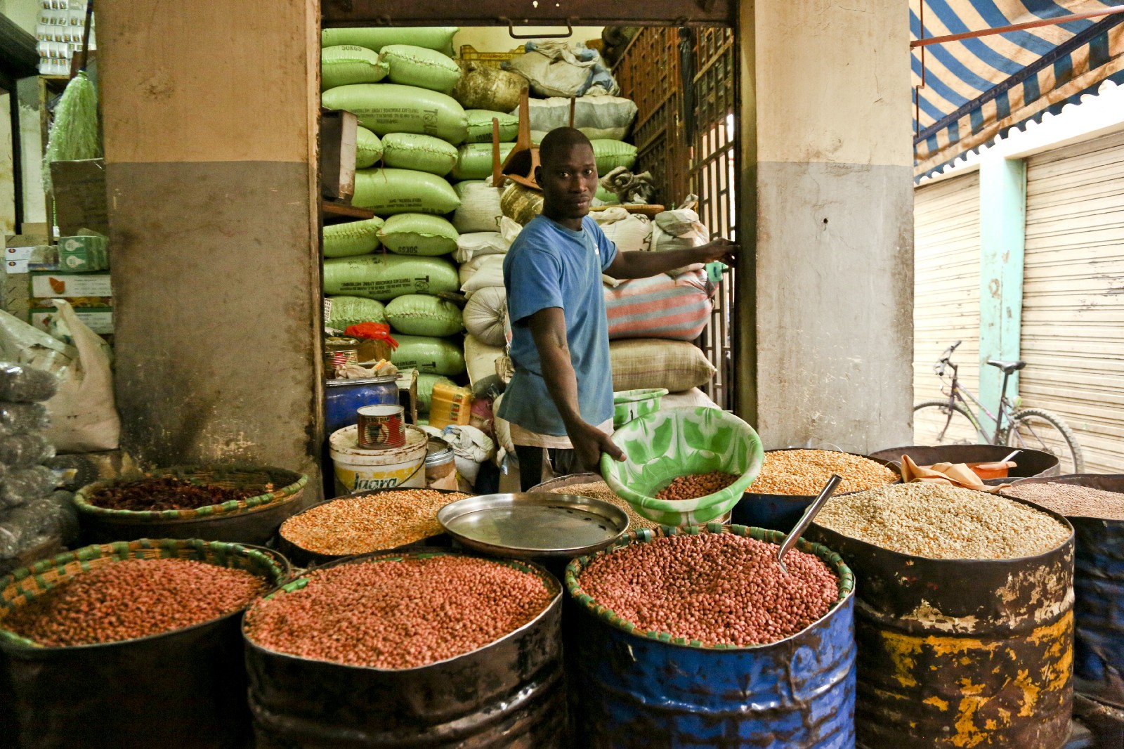 L’UNACOIS, Voix des Commerçants - Center for International Private ...